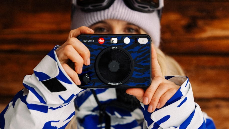 Leica công bố máy ảnh Sofort 2 "Burton Edition" mới với kiểu dáng "Jake ...